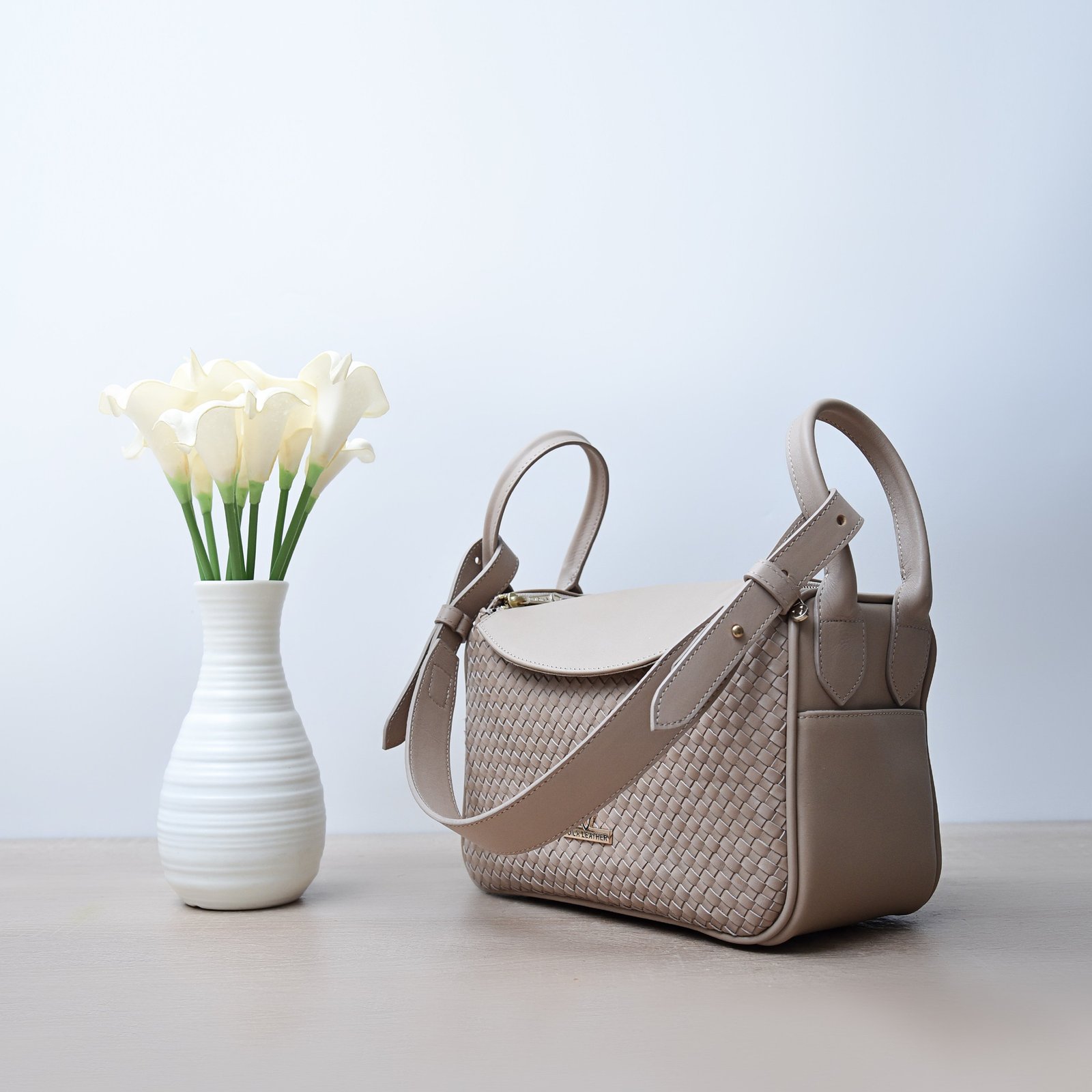 Tas Hobo Anyaman Kulit Asli Voila Belezza Nude - Voila Leather
